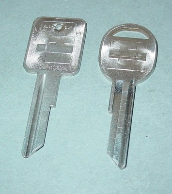 Vintage International Harvester IHC Logo Primary & Secondary Key Blanks ...