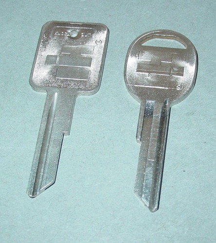 Vintage International Harvester IHC Logo Primary & Secondary Key Blanks ...