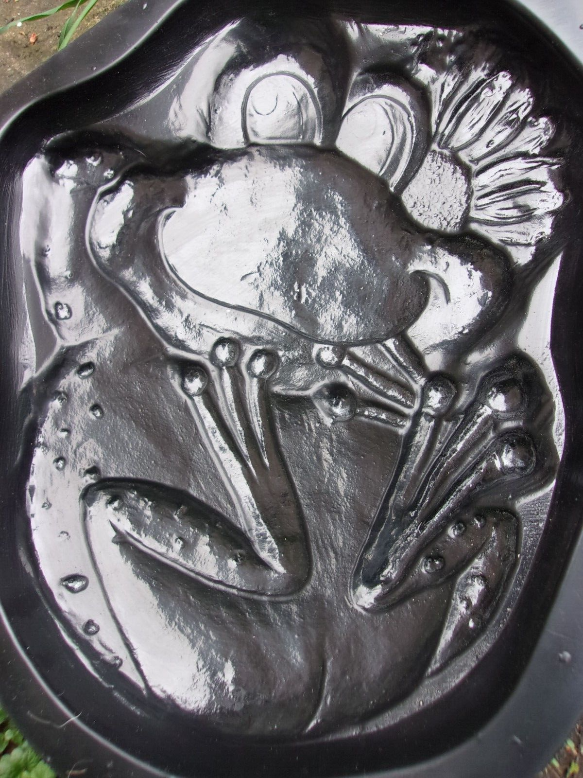 Frog w flower stepping stone plastic mold 12" x 11" x 1" thick | eBay