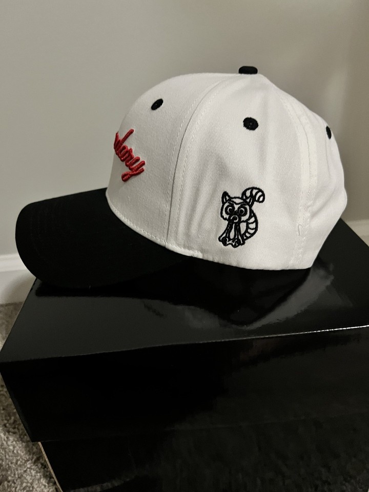 VeeFriends x CoolKicks Two Tone Legendary Cap Black and White Limited ...