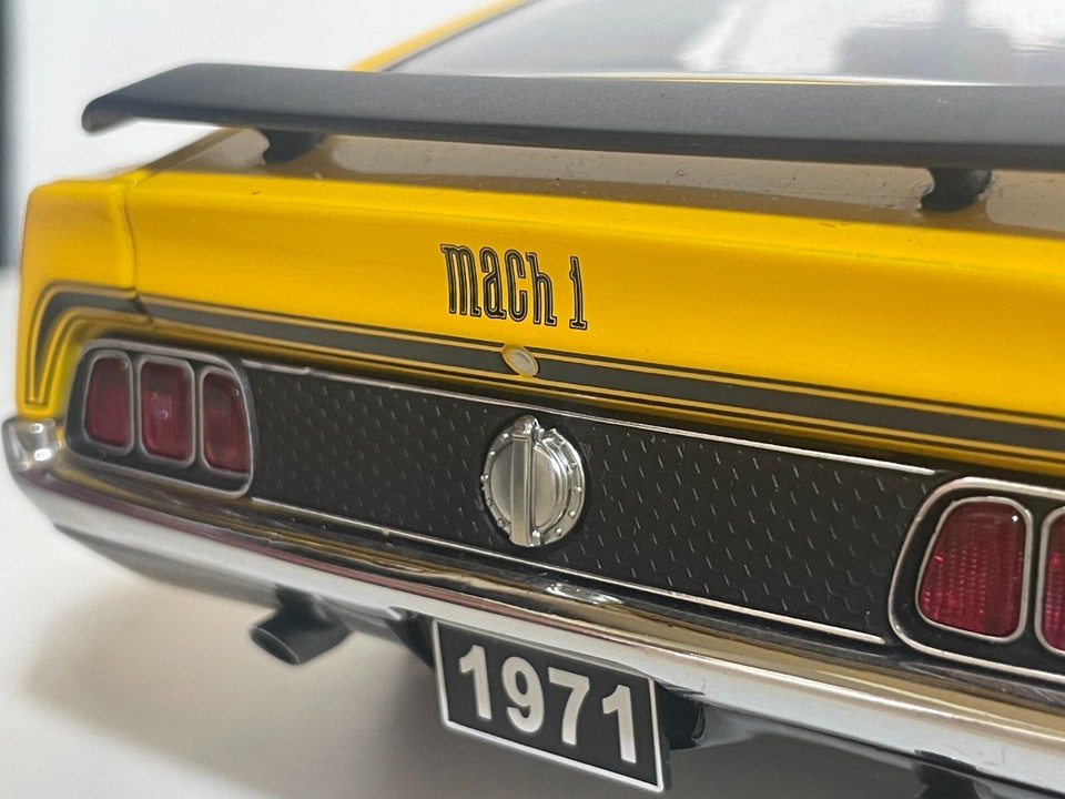 AUTOart 1/18 Ford Mustang MACH 1 Fastback Yellow 1971 | eBay