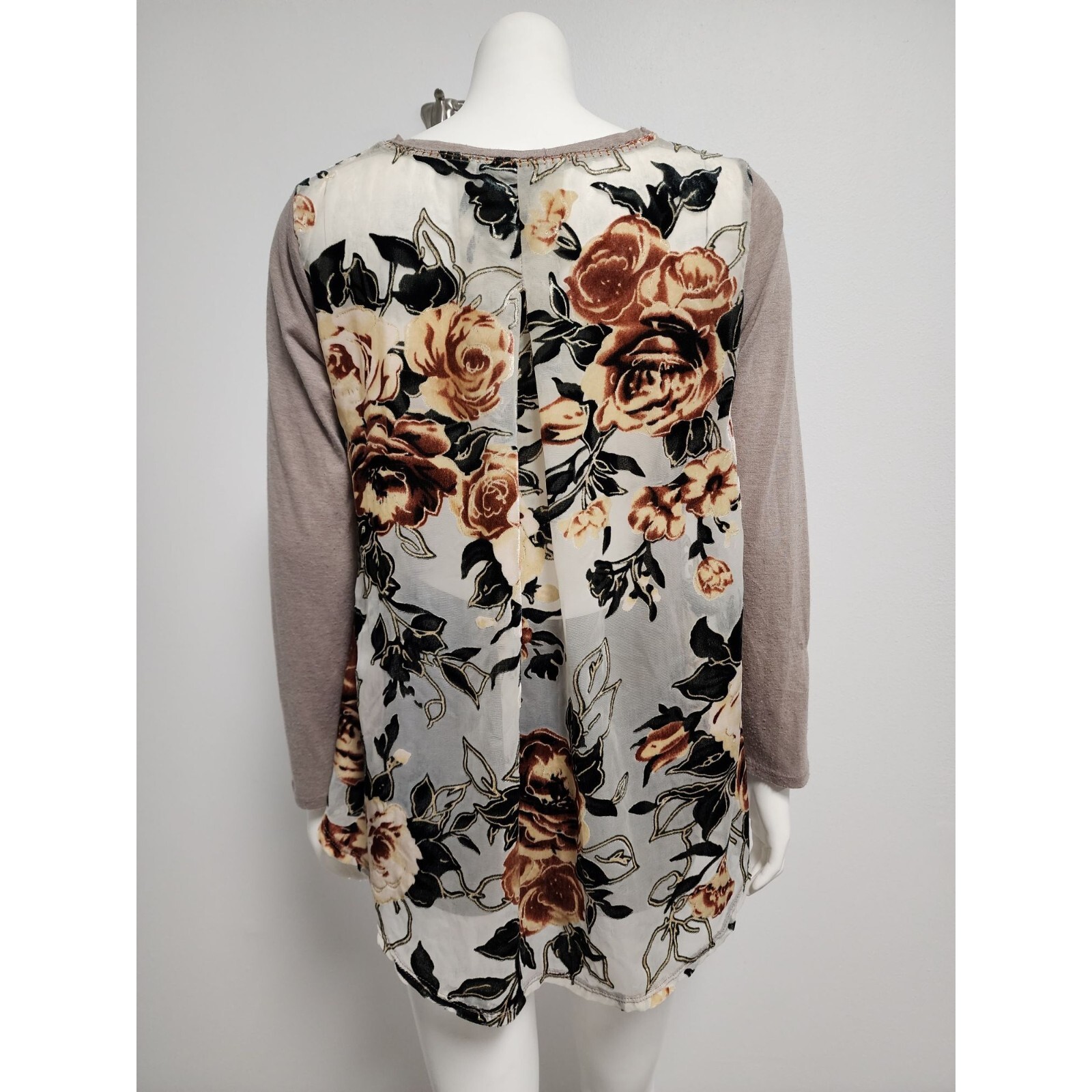 Aratta Silent Journey beige white velvet floral sheer… - Gem