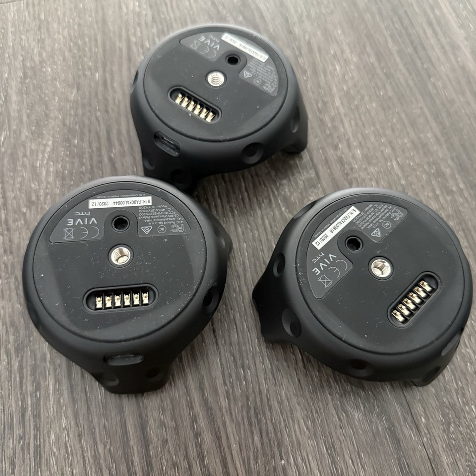 3x HTC Vive Tracker 2.0 + 2x SteamVR 2.0 Base Stations VRChat Full Body ...