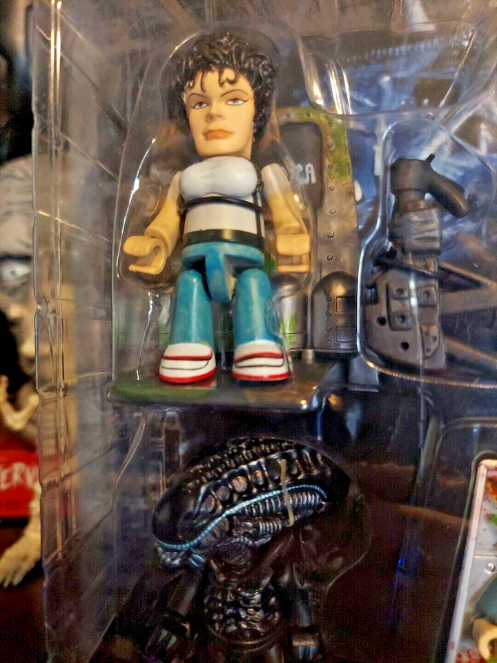 ALIENS mez-itz Ripley - Mini Action Figure Set - 2004 - NEW xenomorph ...