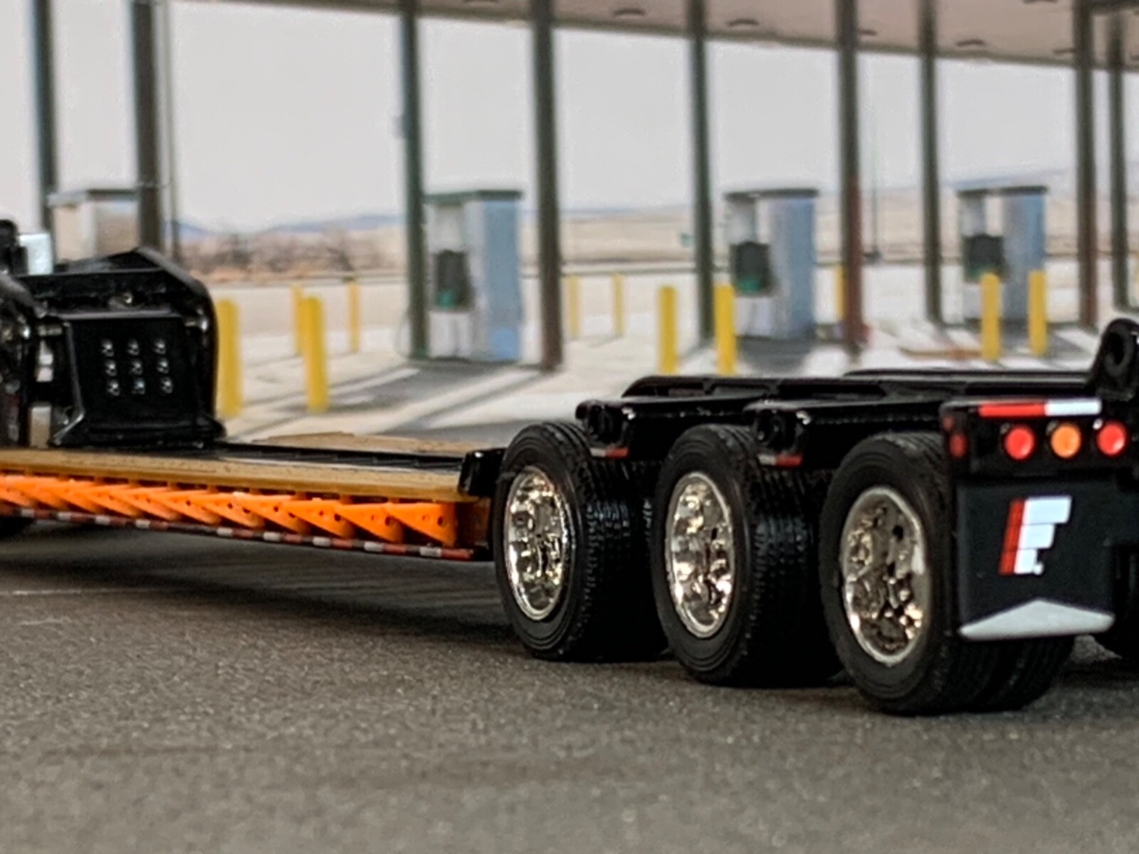 1/64 DCP PARTS YELLOW FONTAINE MAGNITUDE LOWBOY OUTRIGGERS | eBay