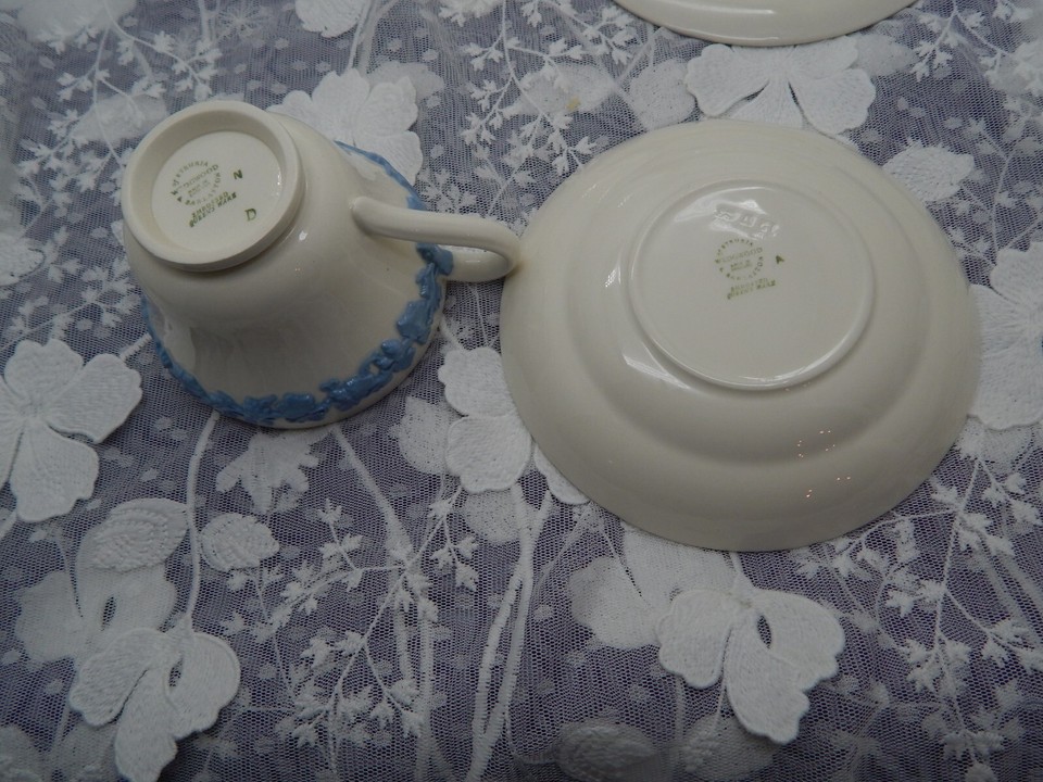 Wedgwood Etruria & Barlaston Embossed Queensware Lavender on Cream 5pc ...