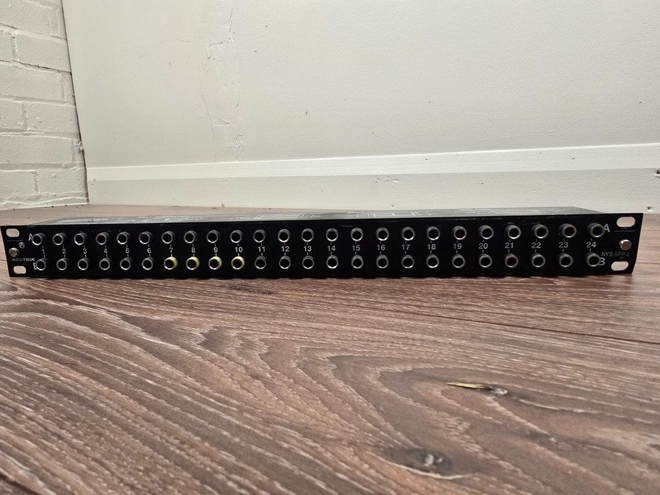 Neutrik NYS-SPP-L1 48-Way Rack Patch Bay Panel – Professional Audio ...