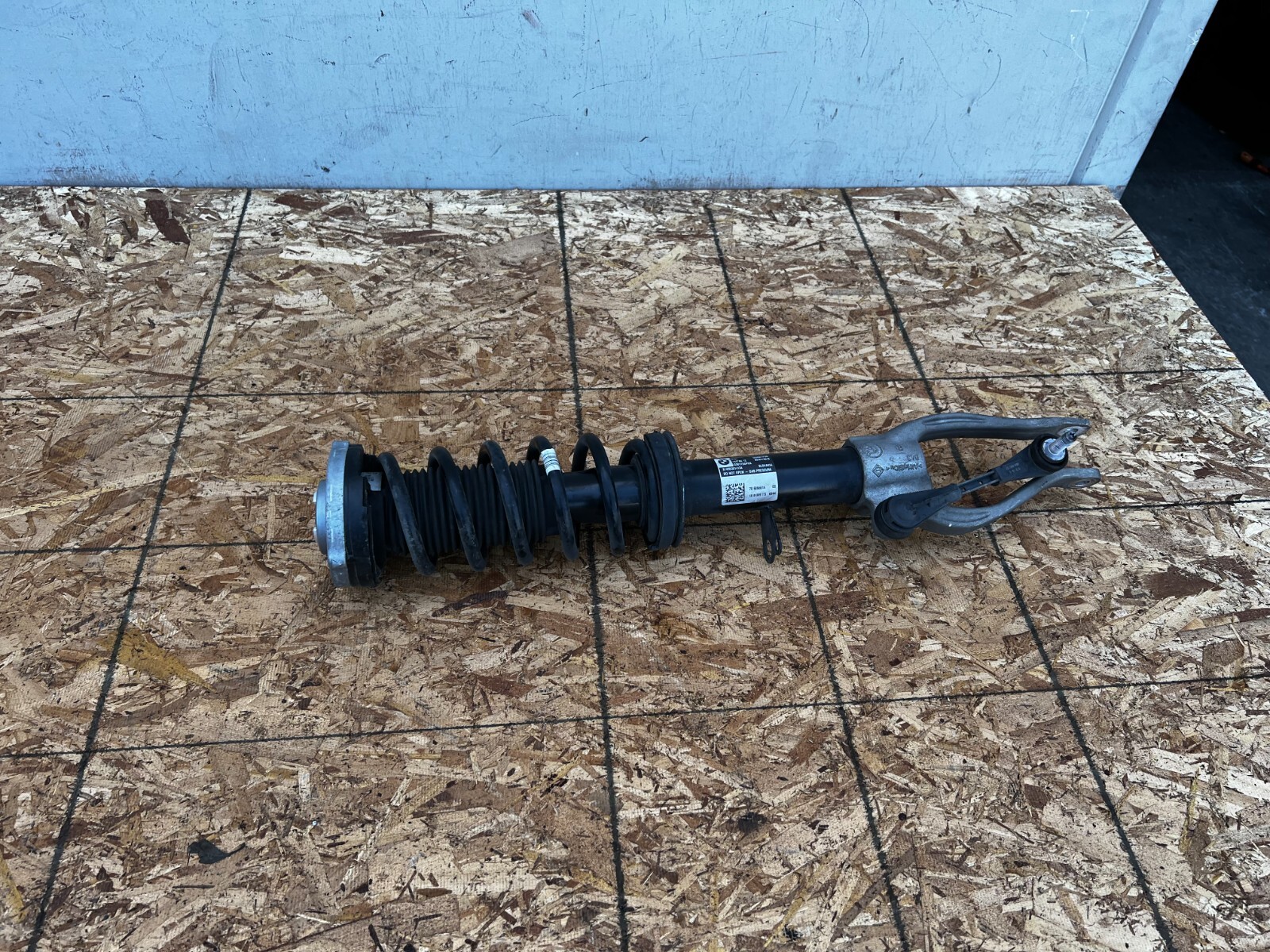 FRONT RIGHT PASSENGER SHOCK STRUT SPRING BMW 530E XDRIVE G30 (2017-2020 ...