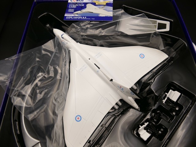 Corgi AA31208 Avro Vulcan B.2 RAF Waddington Xh558 14 Aviation MINT 1 ...