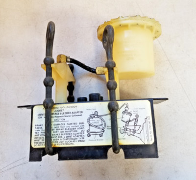 Kent-Moore KM GM J-29567 Universal Brake Pressure Bleeder Adapter Tool ...