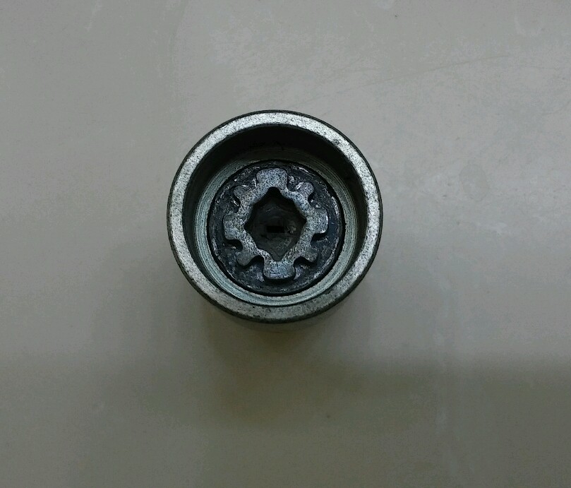 OEM Volkswagen or AUDI Late Models Wheel Lock Key Code "R" - VW | eBay