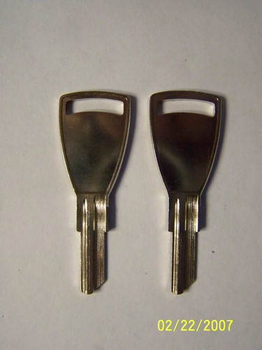 2 CESSNA AIRPLANE AFTERMARKET AIRCRAFT KEY BLANKS C1054B, HARD TO FIND ...