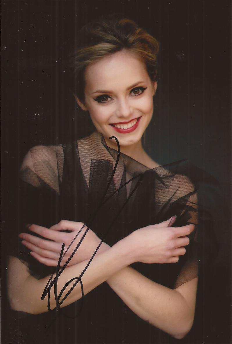 HOLLYOAKS/THE INBETWEENERS* HANNAH TOINTON SIGNED 6x4 SEXY PORTRAIT ...