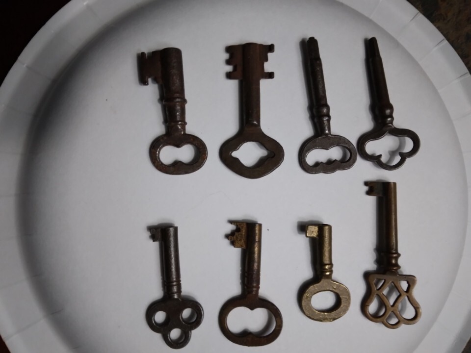 vintage short skeleton keys lot of 8 unique metal old cool antique | eBay