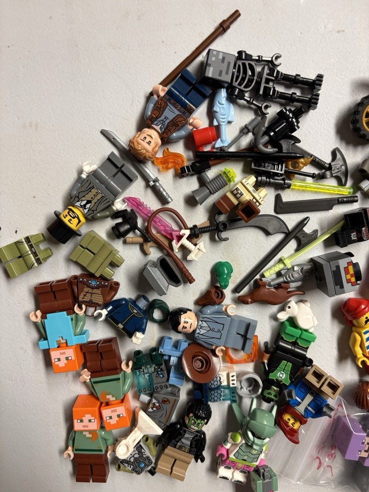 LEGO Minifigures Lot with Accessories | eBay