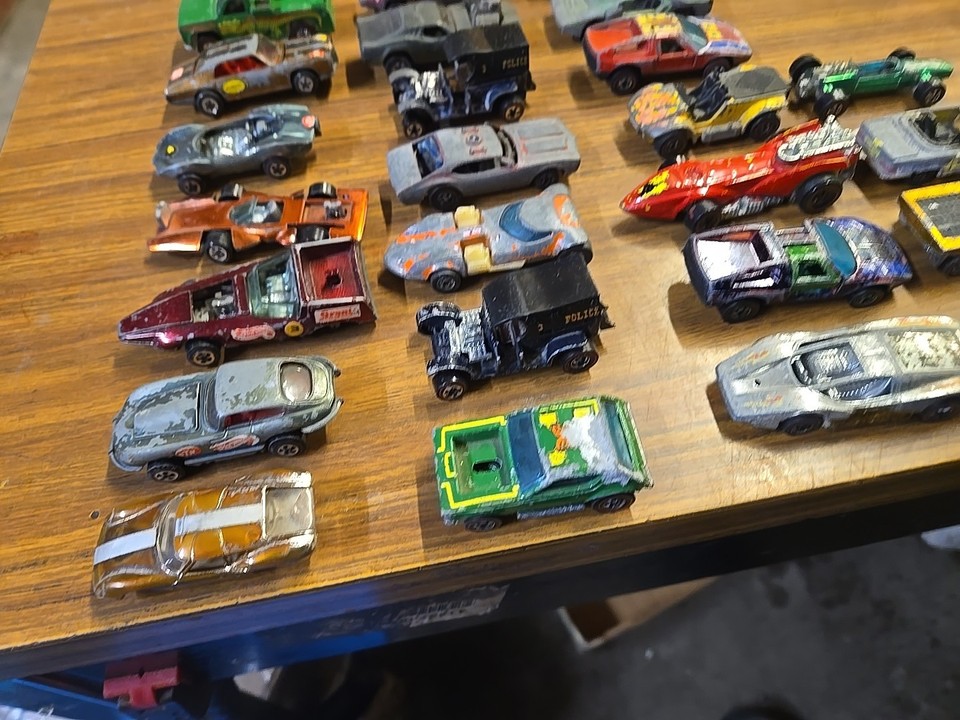 Vintage red line Hot Wheels. And case 20 red lines 5 johnny lightning ...