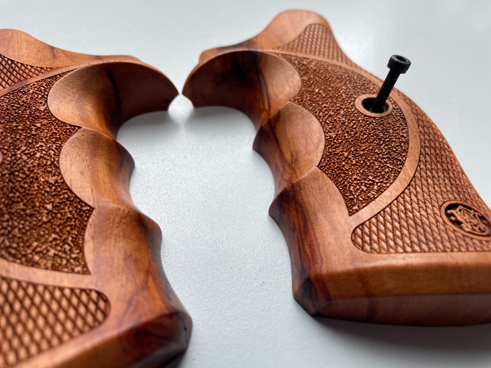 New Decorative hard wood Grips for S&W, K/L ROUND BUTT 686; Closed back ...
