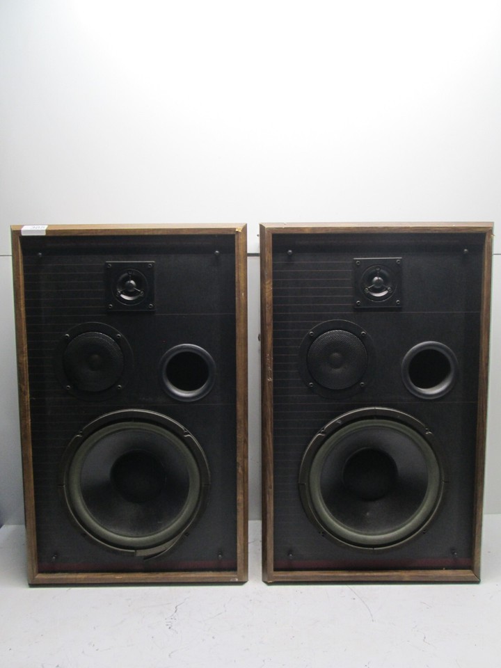 Vintage American Acoustics Forward Ported Woodgrain Bookshelf Speakers ...