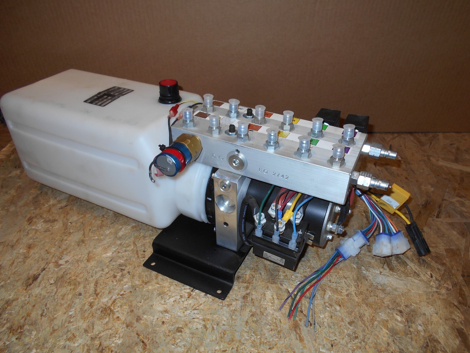 *RV EQUALIZER LEVELING SYSTEM HYDRAULIC PUMP 2542KS 12V RESERVOIR FREE ...