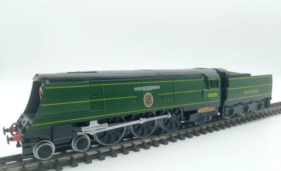 OO Gauge 1:76 Scale Battle of Britain Winston Churchill Locomotive ...