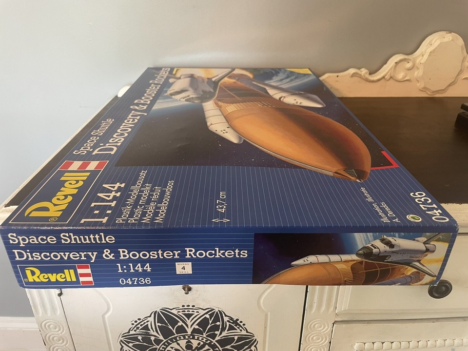 REVELL 1/144th Scale : Space Shuttle DISCOVERY & BOOSTER ROCKETS Model ...