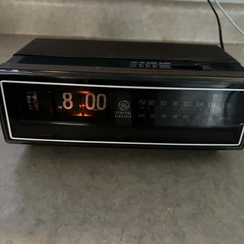 Vintage 1984 General Electric Flip Clock Radio Alarm Clock 7-4305F READ | eBay