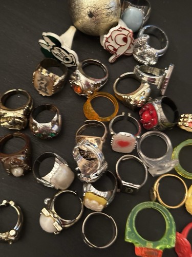 VINTAGE CRACKER JACK PRIZES GUMBALL VENDING MACHINE CHARMS RINGS - Lot ...