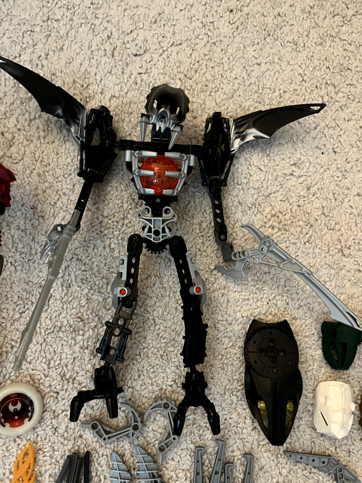 HUGE RARE Bionicles Lot - Complete Figures + 1.5 lb Lot, Masks, Weapons ...