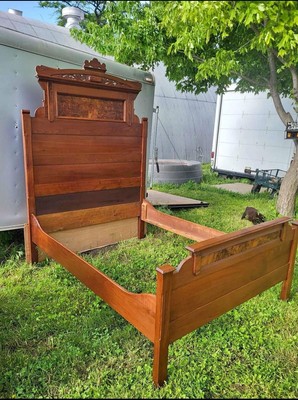 1900-1950 - Antique Wood Bed