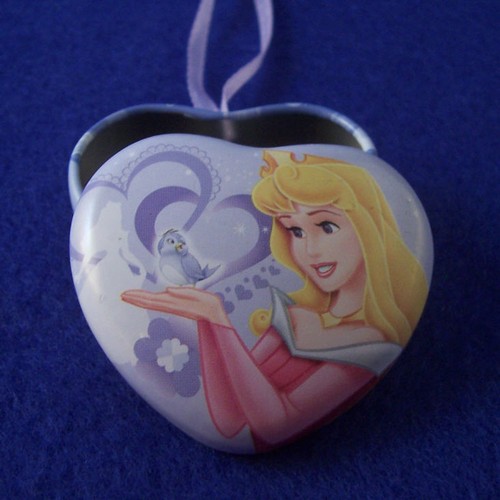DISNEY PRINCESS HEART SHAPED TINS KEEPSAKE LOCKETS NEW WITH RIBBON YOU ...