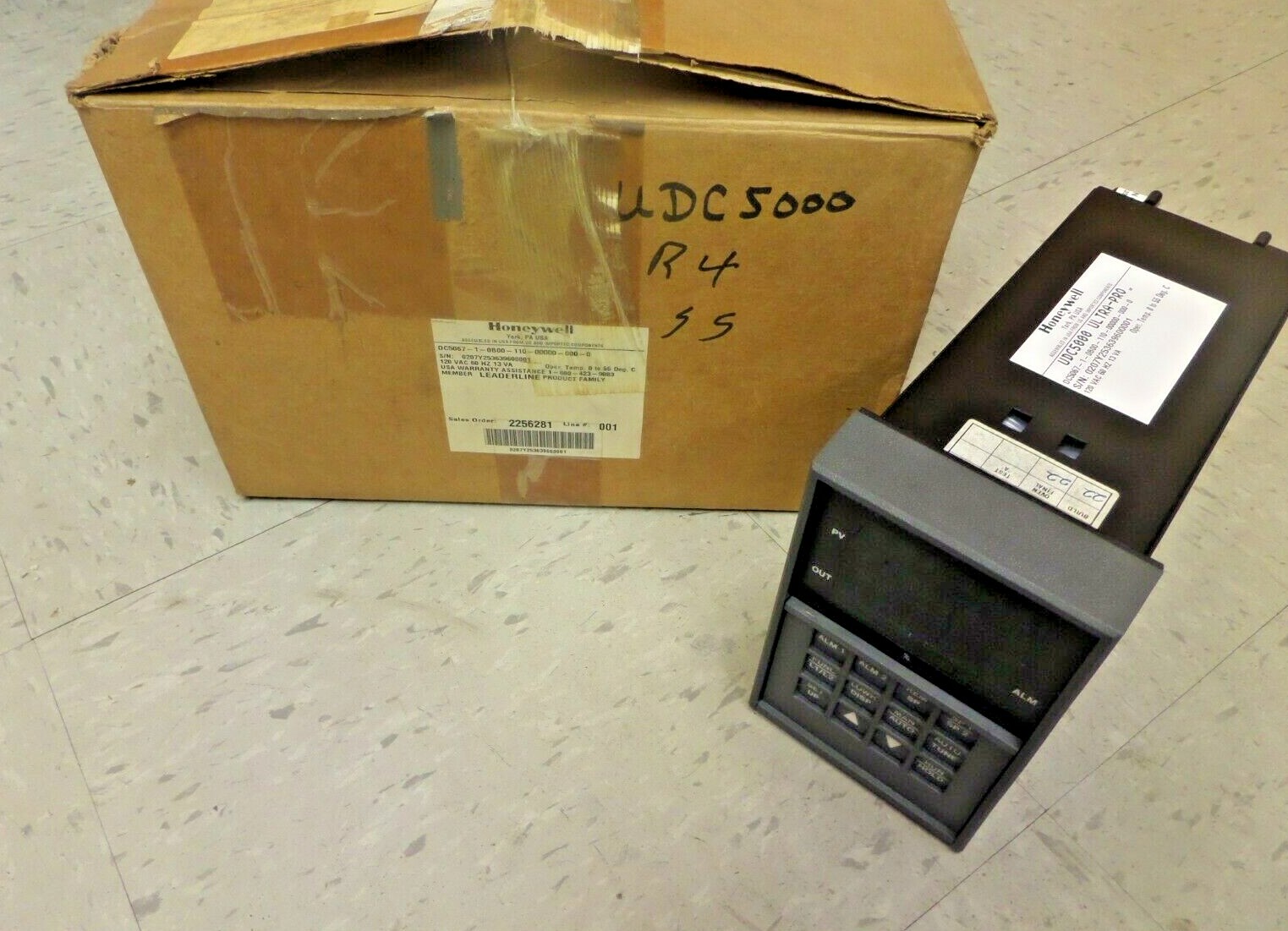 HoneyWell Temperature Control UDC5000 Ultra Pro DC5067-1-0B00-110-00000 ...