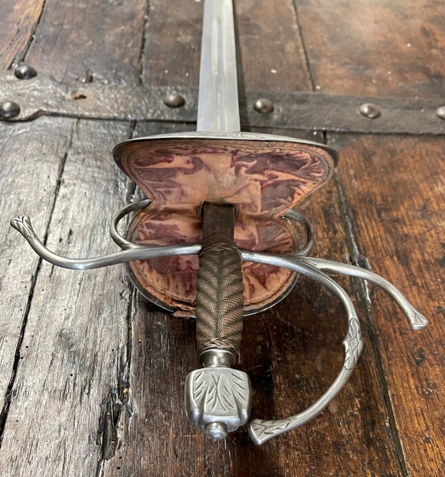 DECORATED SWORD/RAPIER WITH ORIGINAL LINING- COAT OF ARMS 1680 MUSEUM ...