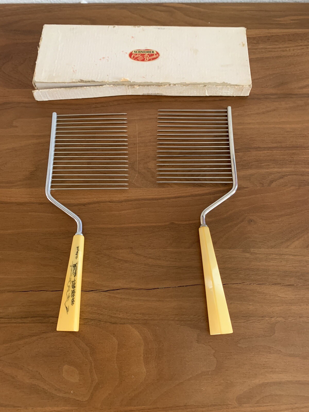 Lot of 2 Vintage Schneider Cake Breakers Bakelite Handles Robert ...