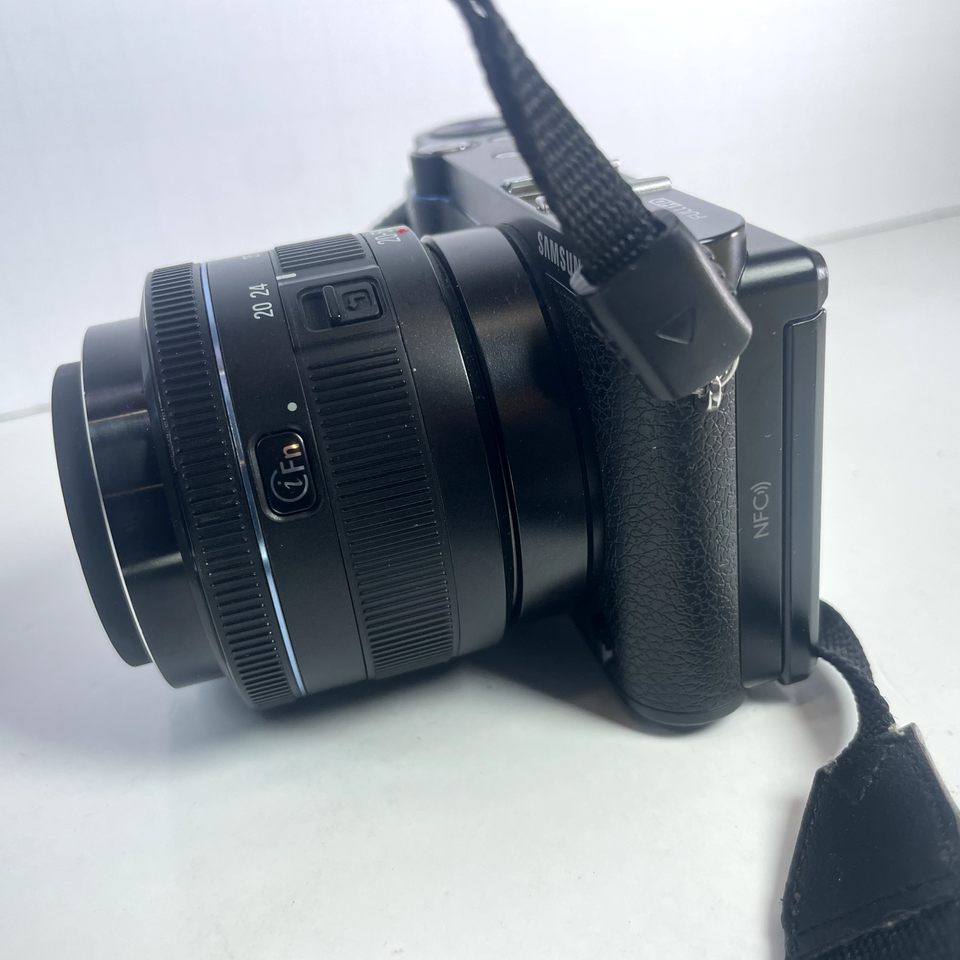 Samsung NX3300 20.3mp Digital Mirrorless Camera w/20-50 Lens - Nice ...