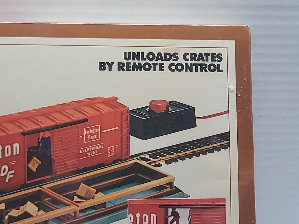 New Tyco HO Scale 930 Remote Controlled Unloading BoxCar Burlington CB ...