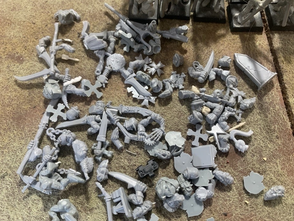 39 Zombies OOP On Sprues Warhammer Fantasy Old World Vampire Count | eBay