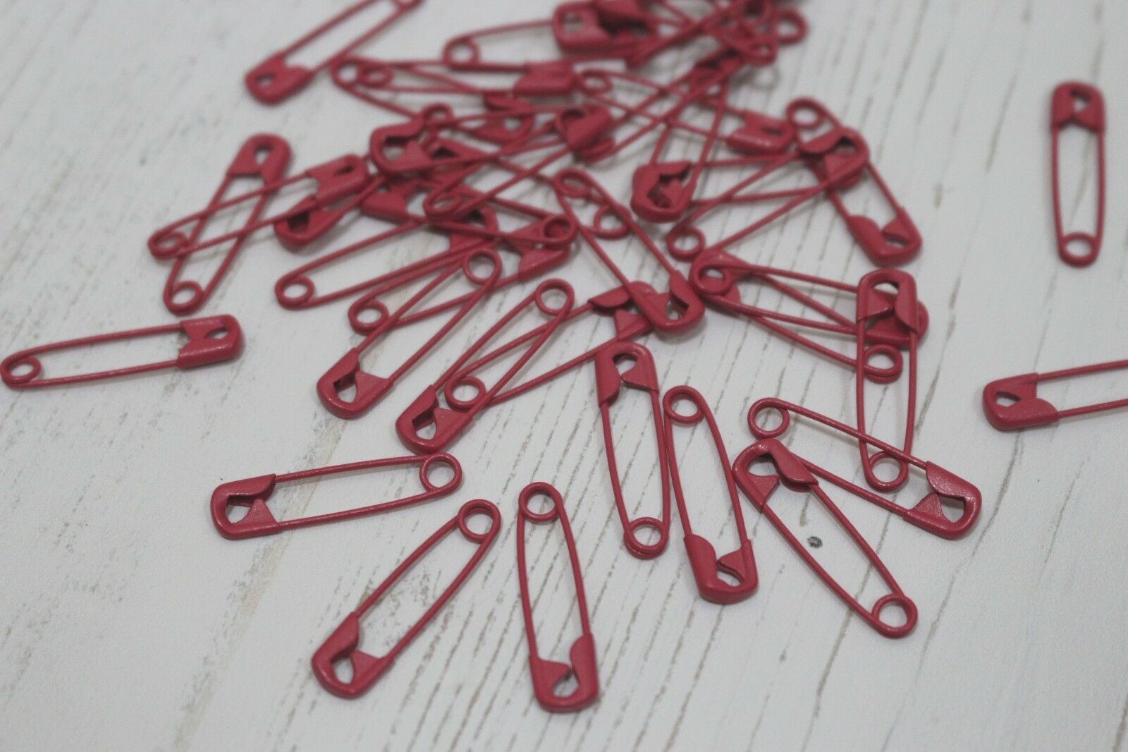 Coloured Safety Pins 27mm x40 Per Pack in 8 Colour Options | eBay UK