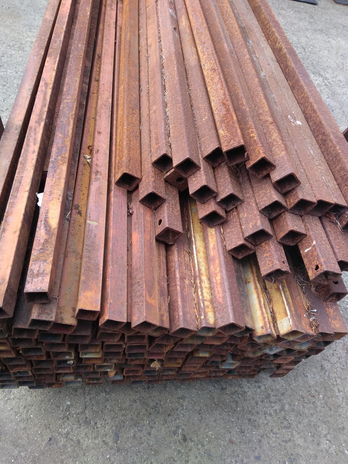 1x USED STEEL 2.4m SHS 40x40x2.5mm SQUARE TUBE BOX SECTION METAL - Melb ...