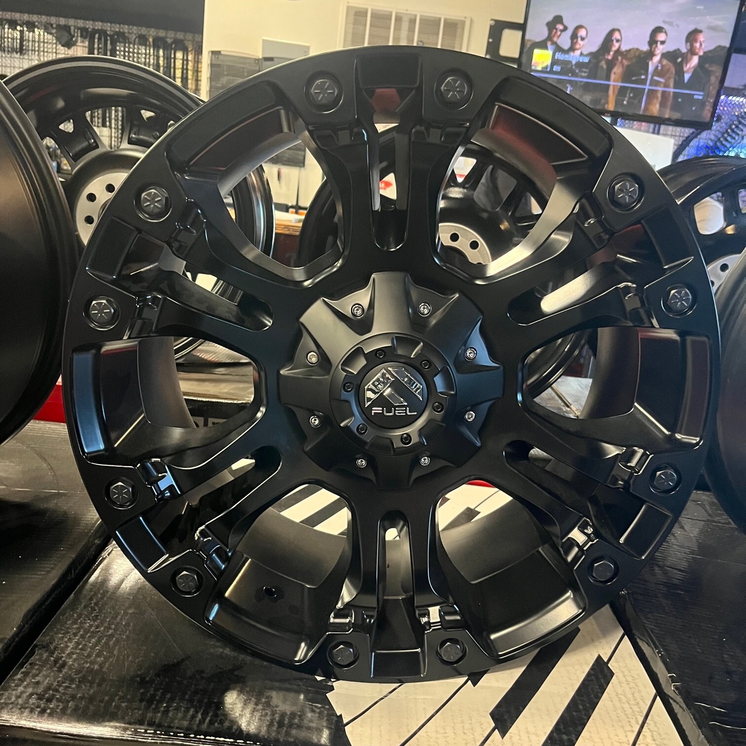 4 Fuel D560 Vapor 22" Matte Black 6x5.5 6x135 22x12 -44mm Wheels Rims ...