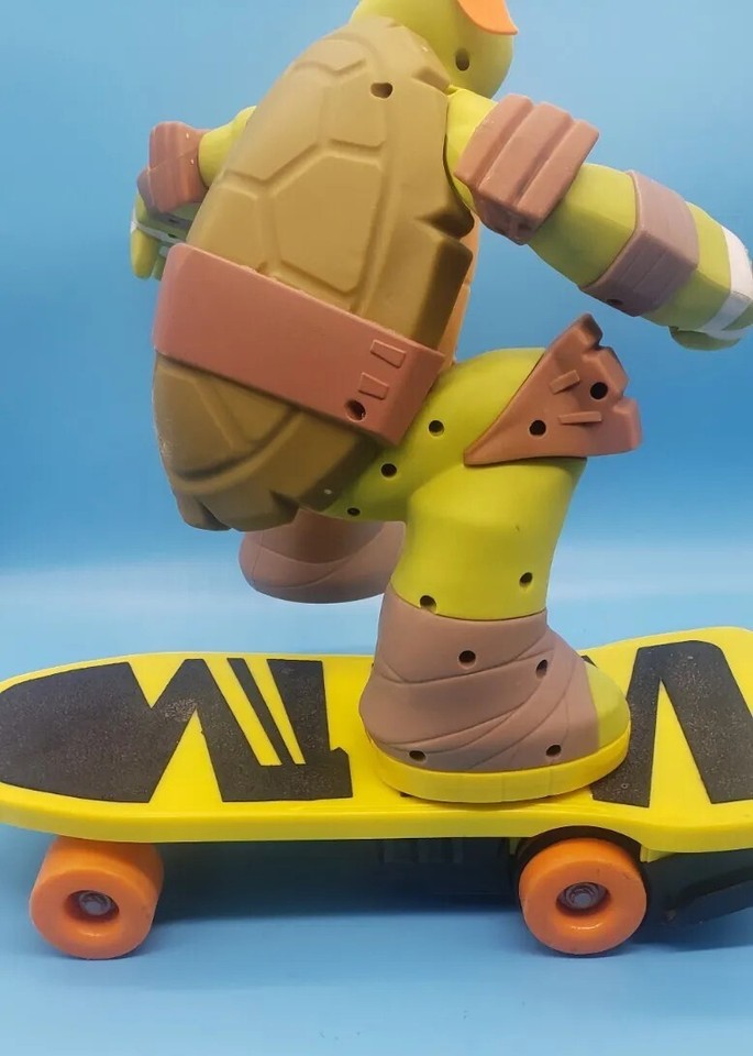 Teenage Mutant Ninja Turtles RC Skateboarding Mikey W Remote Control ...