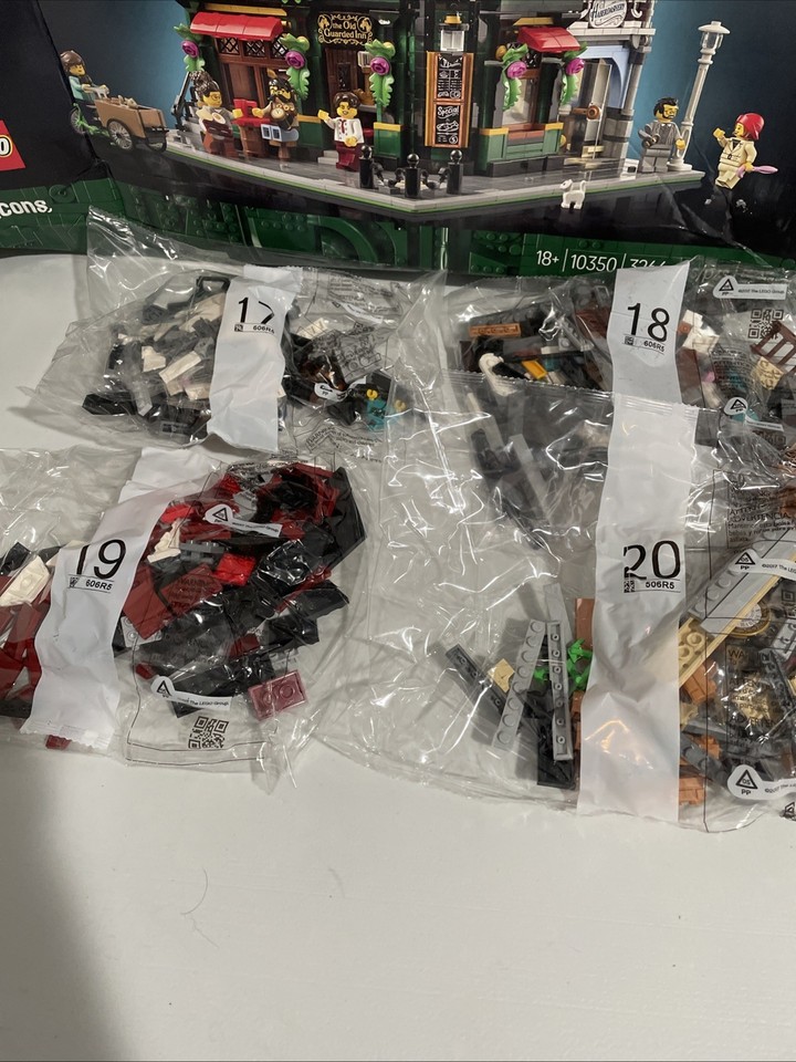 LEGO Icons Tudor Corner Mini House 10350, 3266 Pieces Open Damage Box ...