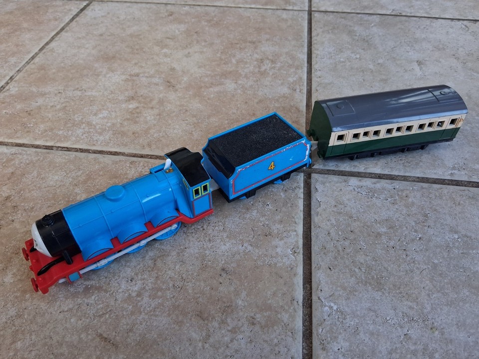 Thomas TOMY Trackmaster Gordon train With Tender & Express Carriage ...