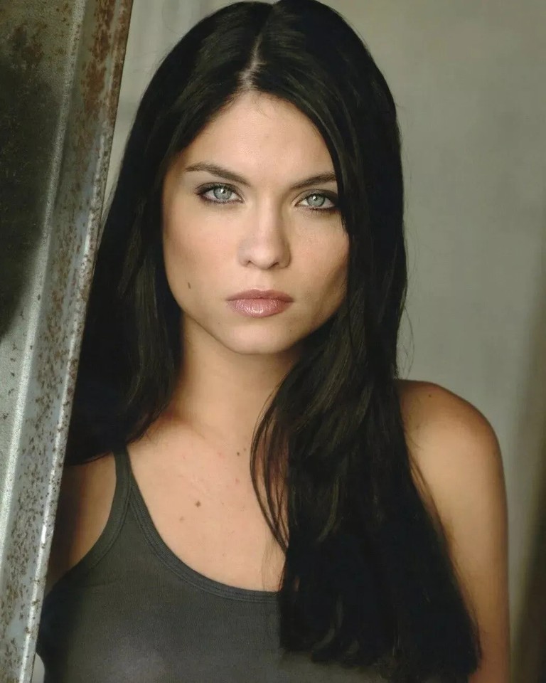 Jodi Ann Paterson Posing In Gray T Shirt 4x6 PHOTO PRINT | eBay