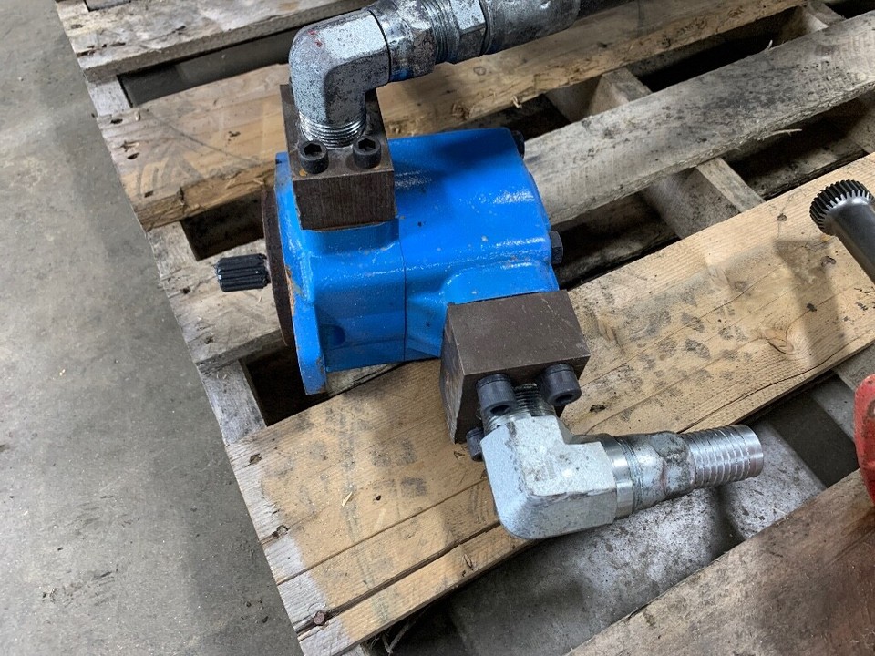 Mack Wet Kit 50 Gallon Tank Chelsea PTO 329860-12X and Pump From 2015 ...