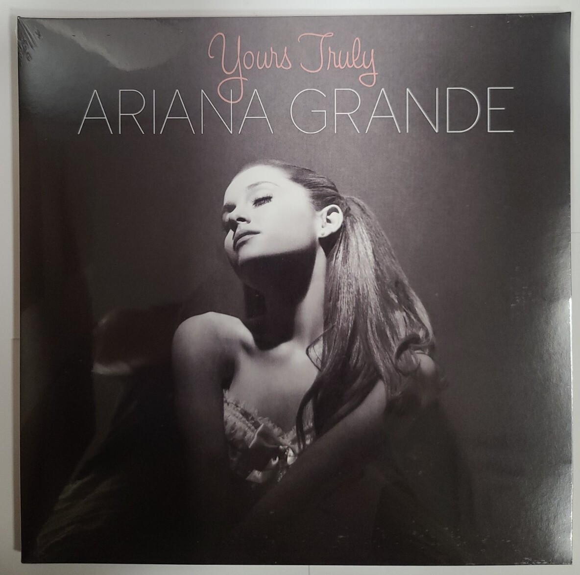 Honeymoon Avenue Ariana Grande Album Cover
