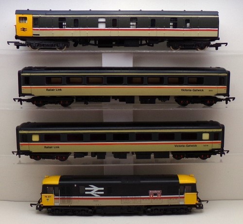 GATWICK CLASS 73, 2 COACHES AND CLASS 489 GLV - OO GAUGE - see details ...
