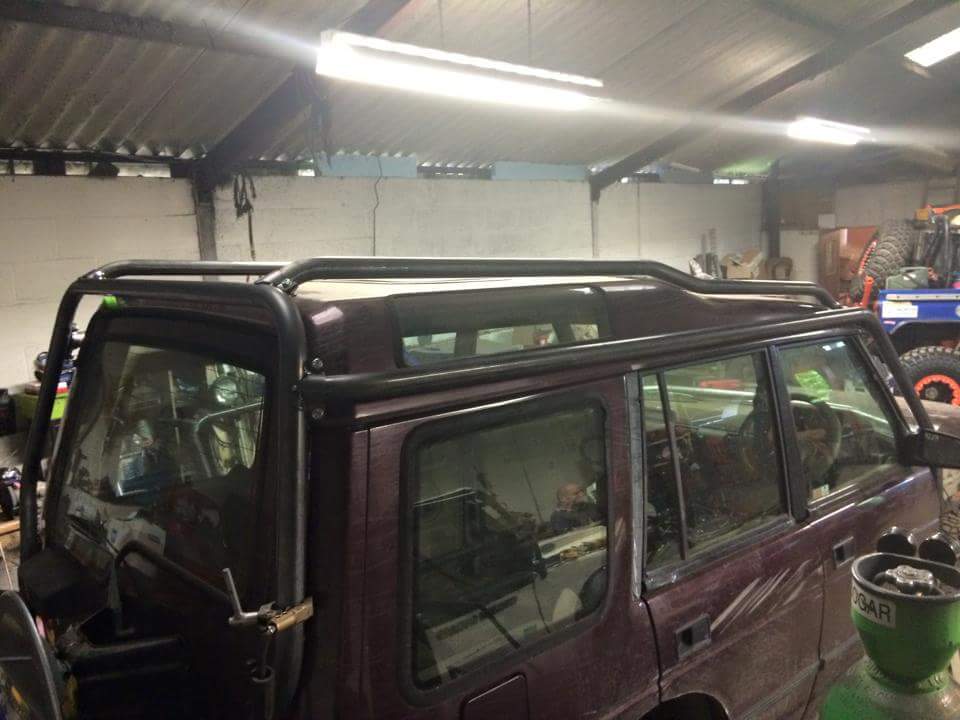 Land Rover Discovery Roll Cage