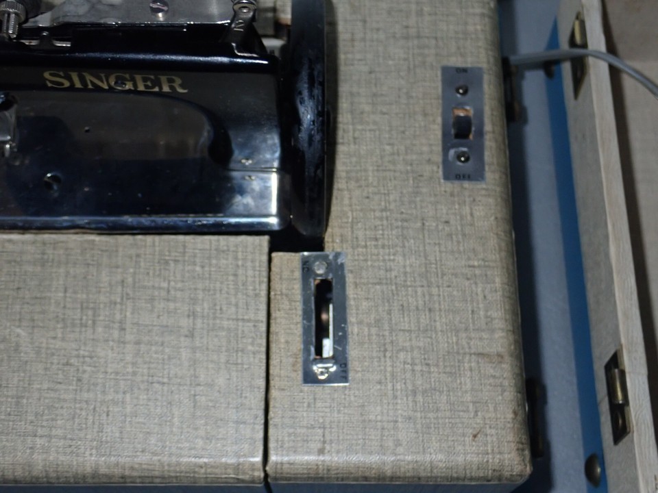 Singer Model 20 Miniature Electric Sewing Machine, w/ Case, Works, READ ...