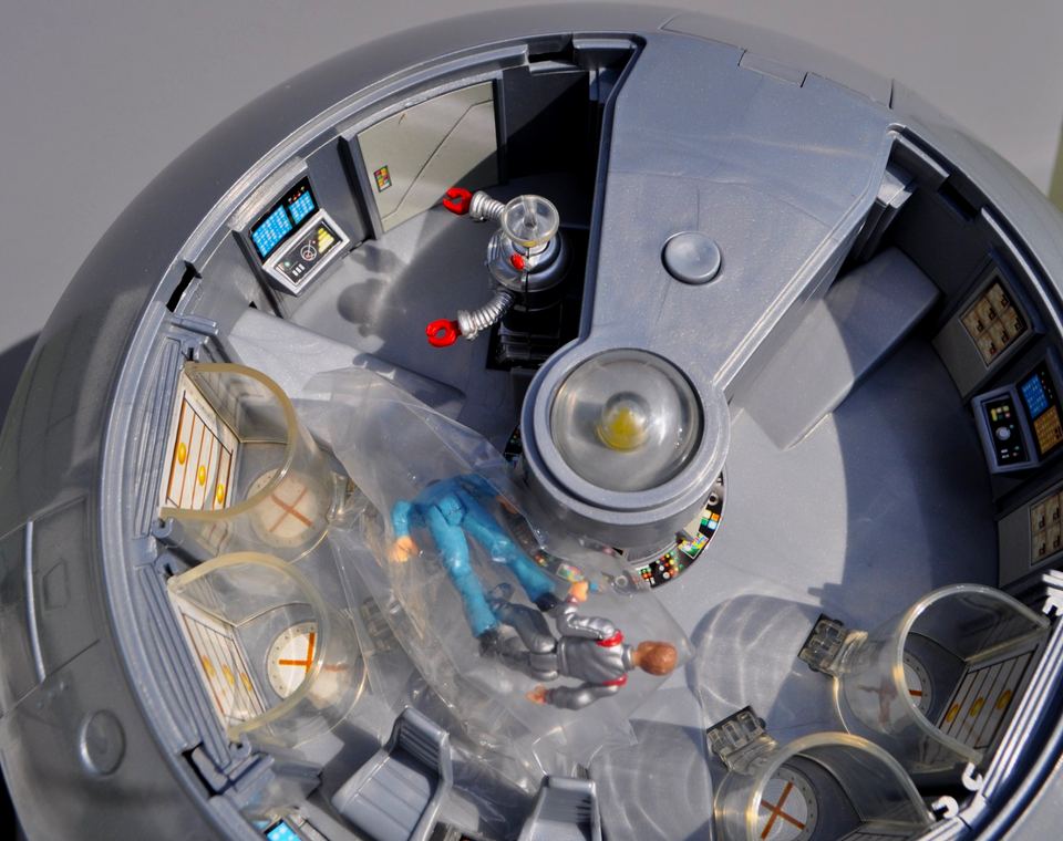 LOST IN SPACE Classic 1960s JUPITER 2 Spaceship Playset 1998 ...