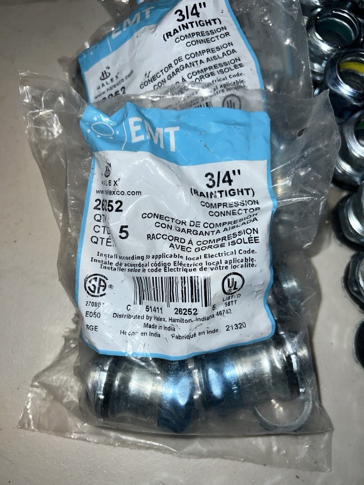 67x 3/4” EMT Rain Tight Compression Connectors – Mixed Types – New | eBay